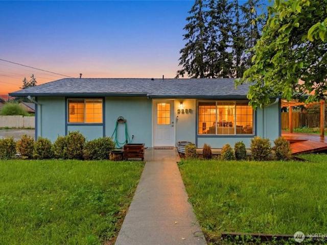 3208 21st St, Everett, WA 98201