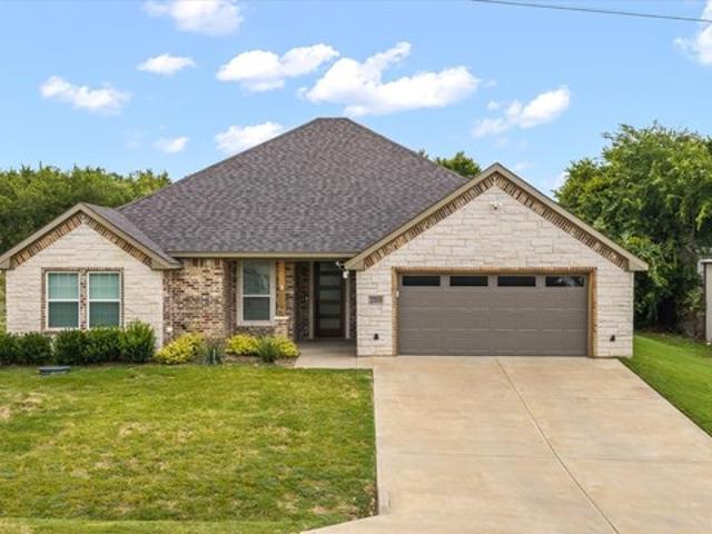 3209 Christine Dr, Granbury, TX 76048