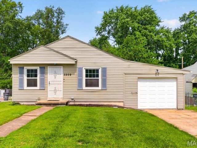3209 Lynros Dr, Saint Ann, MO 63074