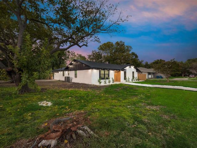 3209 Royal Lane