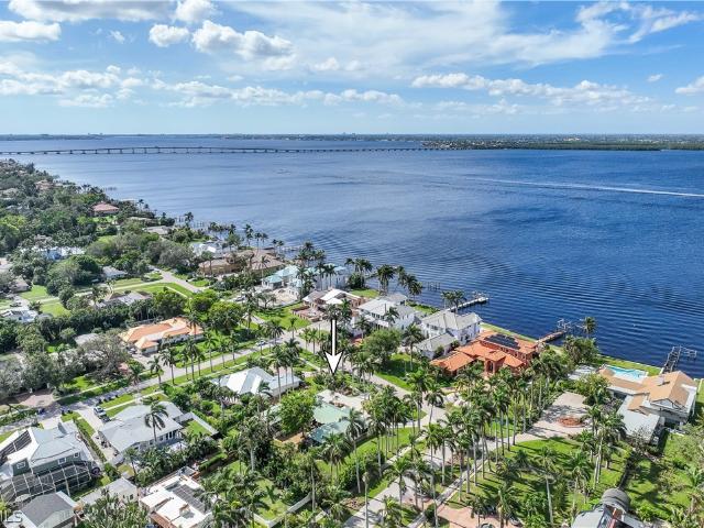 3209 W Riverside Dr, Fort Myers, FL 33901 | MLS #2026007