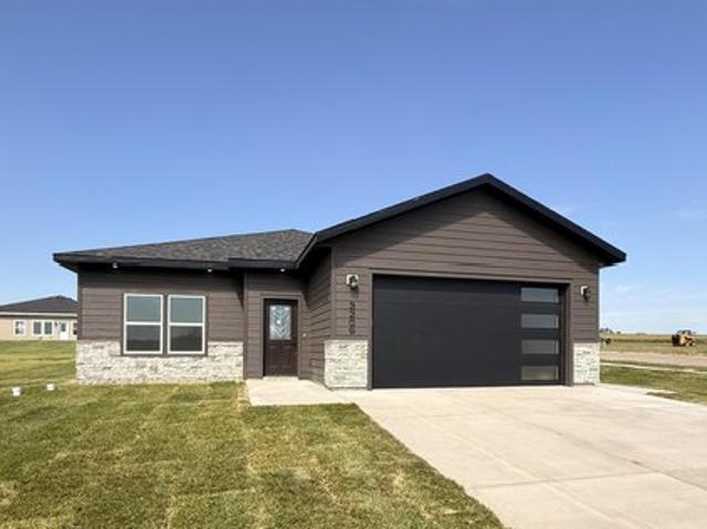 3209 27th Ave W, Williston, ND 58801