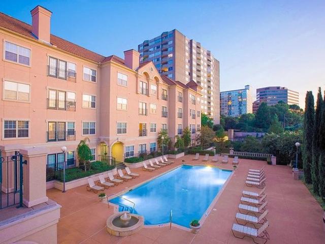 3200 Maple Ave, Dallas, TX 75201