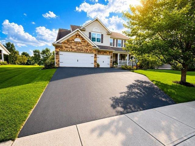 3200 Marcliff Dr, Lewis Center, OH 43035