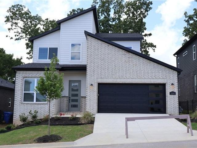 3200 N Sumac Dr, Fayetteville, AR 72703