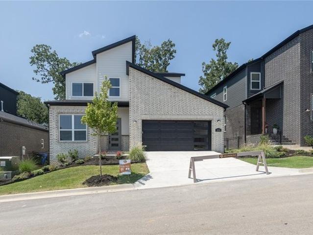 3200 N Sumac Dr, Fayetteville, AR 72703