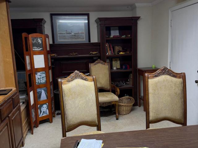 3200 Dolphin Drive