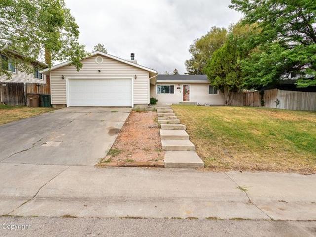 3200 Fitzpatrick Dr, Gillette, WY 82718