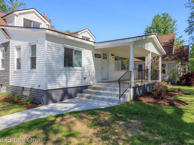 3200 Hessel Avenue