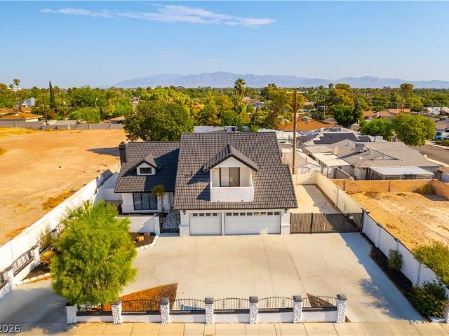 3200 W Oakey Boulevard