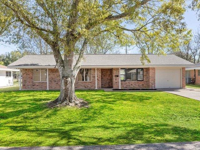 3200 3rd St, Bay City, TX 77414