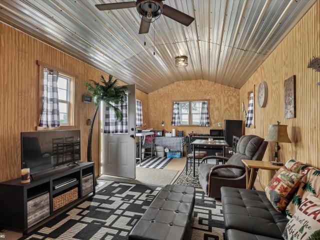 3201 Mormon Trail