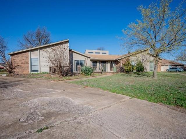 3201 N Meadowood Dr, Oklahoma City, OK 73110