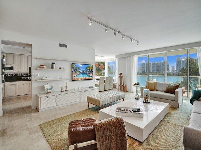 3201 NE 183rd St Apt 301, Aventura, FL 33160