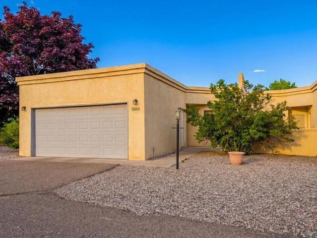 3201 Oakmount Dr SE, Rio Rancho, NM 87124