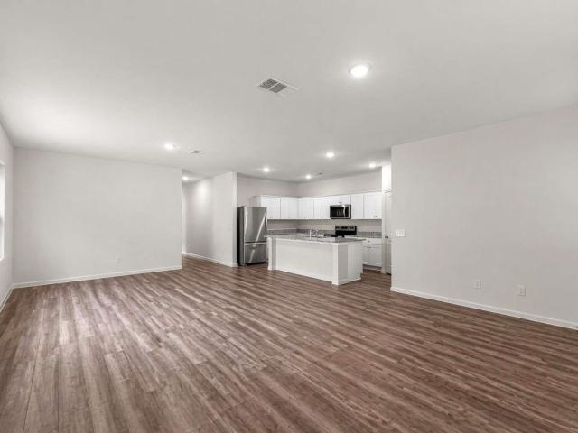 3201 Captain's Grove