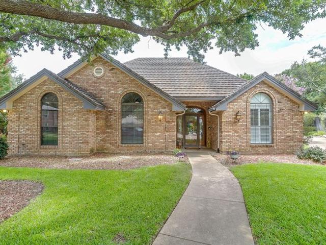 3201 John Ct S, Hurst, TX 76054
