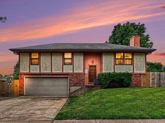 3201 SW 35th Ter, Topeka, KS 66614