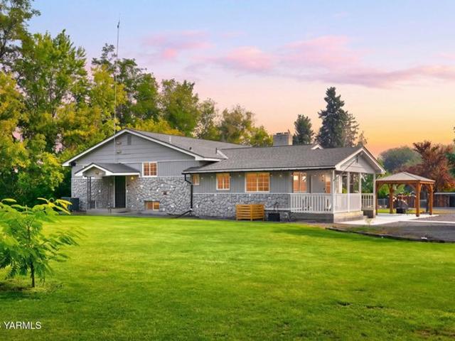 3201 Southcreek Dr, Yakima, WA 98903