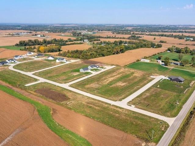 3201 Village Way, Robins, IA 52328