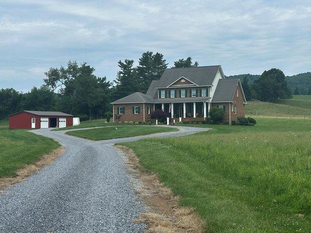32029 Hillman Hwy, Glade Spring, VA 24340