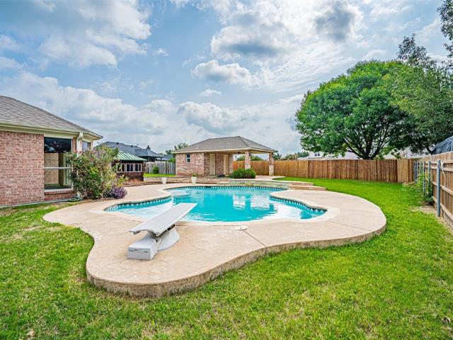 3202 Meandering Way