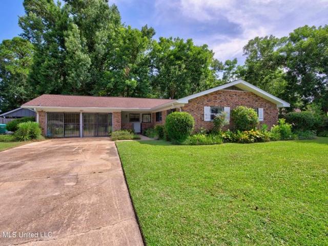 3202 Nottingham Rd, Ocean Springs, MS 39564
