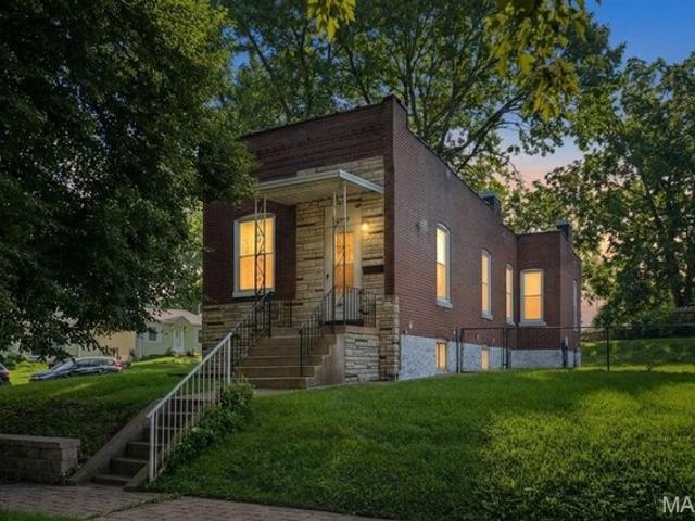 3202 Regal Pl, Saint Louis, MO 63139
