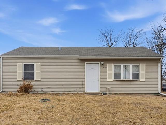 3202 W 67th St, Davenport, IA 52806