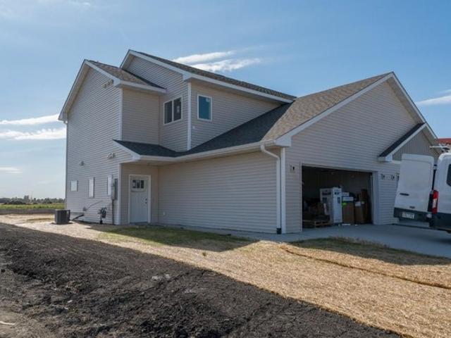3203 Noble Dr, Mankato, MN 56001