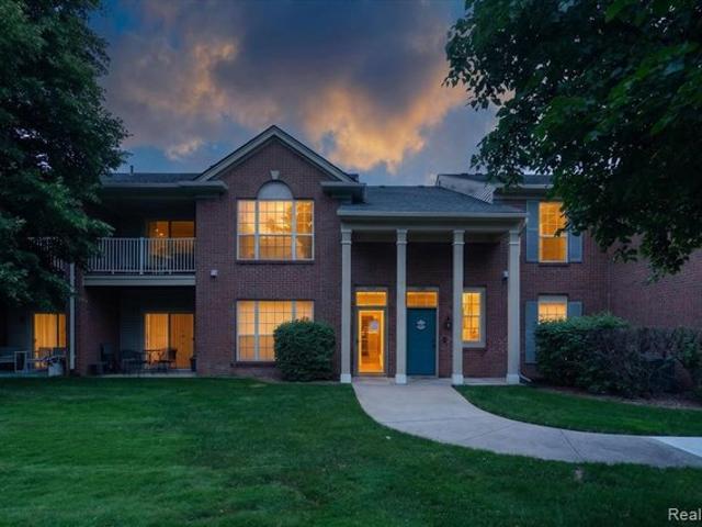 3203 Chesapeake Cir, Commerce Township, MI 48390