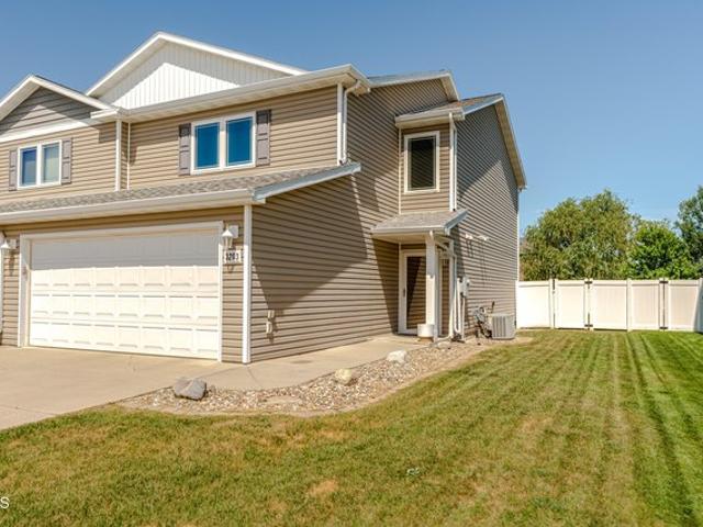 3203 Rutland Dr, Bismarck, ND 58504