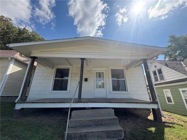 3203 S 22nd St, Saint Joseph, MO 64503