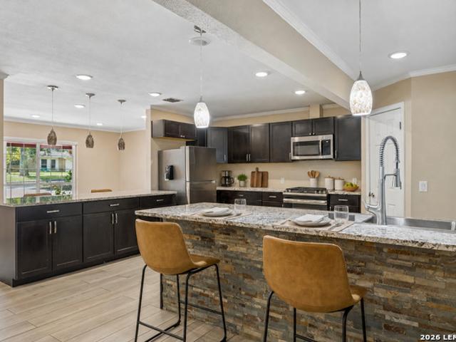 3203 Shady Springs
