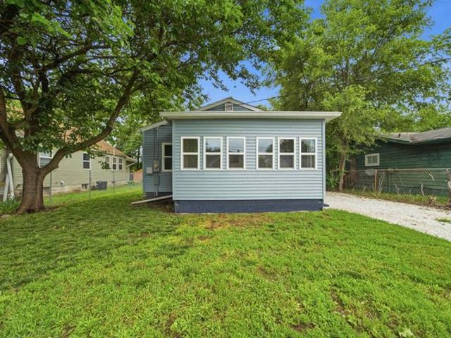 3203 W Augustana Ave, Peoria, IL 61605