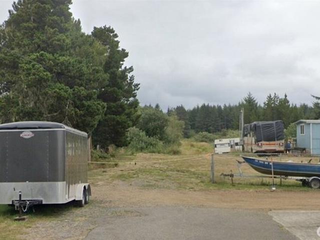 320 12th St N, Long Beach, WA 98631