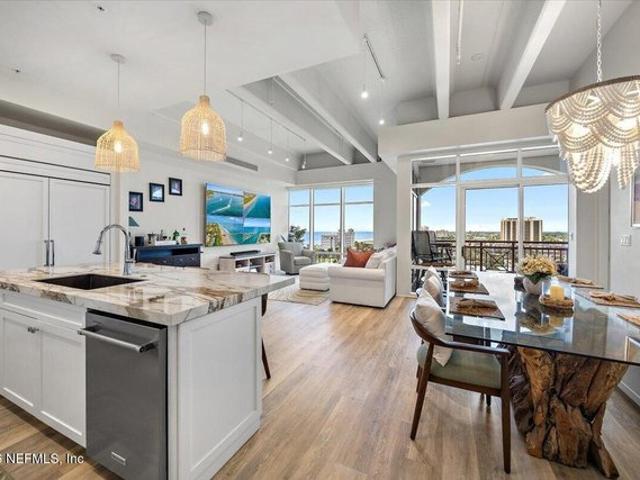 320 1st St N Apt 805, Jacksonville Beach, FL 32250