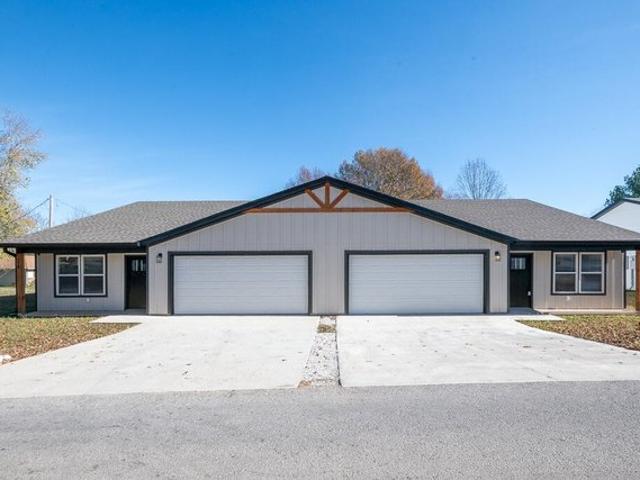 320 322 S Market St, Nixa, MO 65714