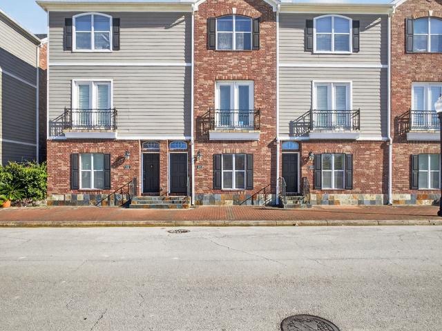 320 Cathedral Square