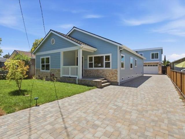 320 Center St, Redwood City, CA 94061