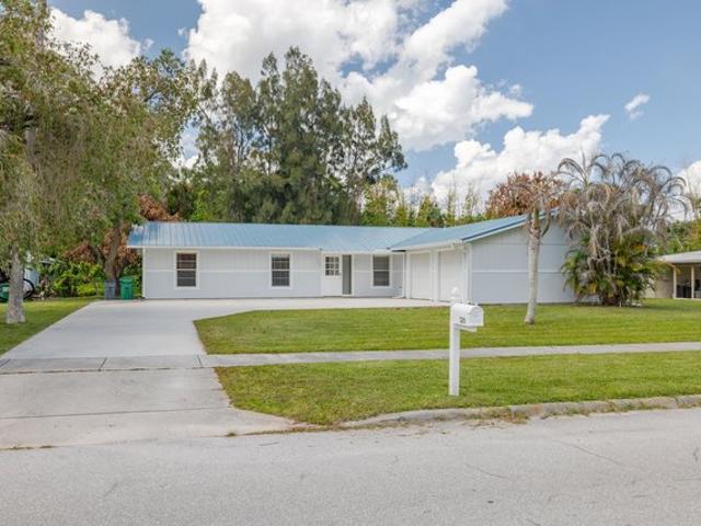320 Chamberlain Blvd, Fort Pierce, FL 34946