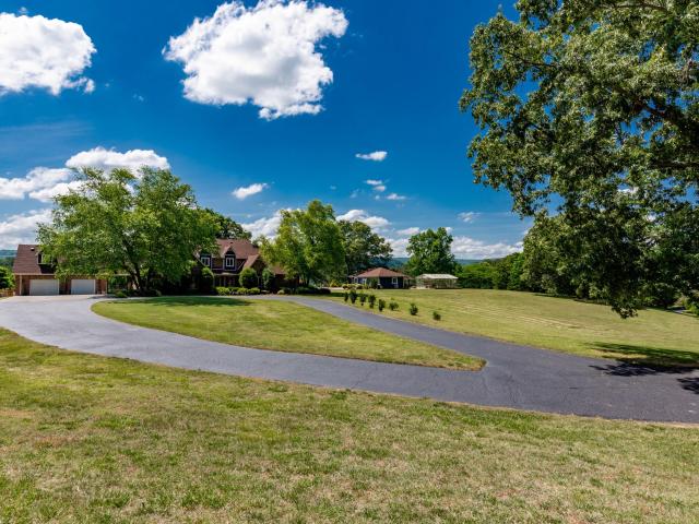 320 Crestview Lane