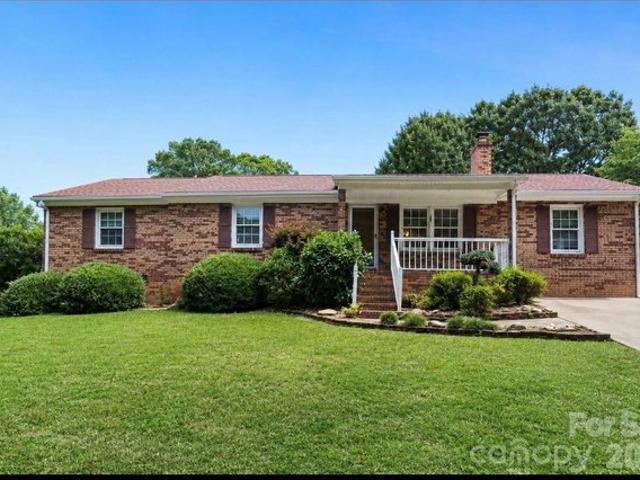 320 Amhurst Dr, Kings Mountain, NC 28086