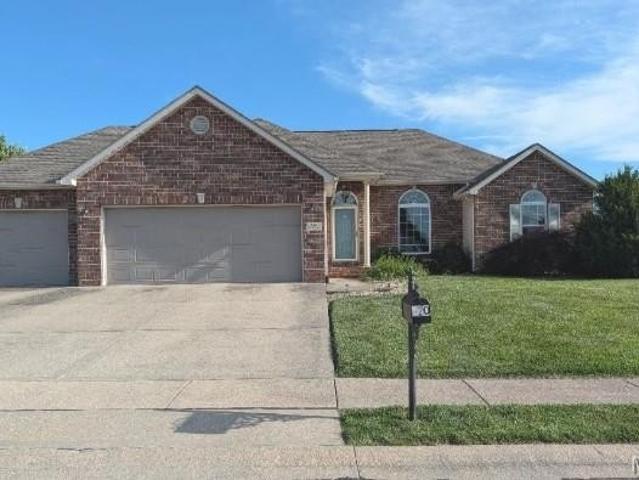 320 Aberdeen Dr, Glen Carbon, IL 62034