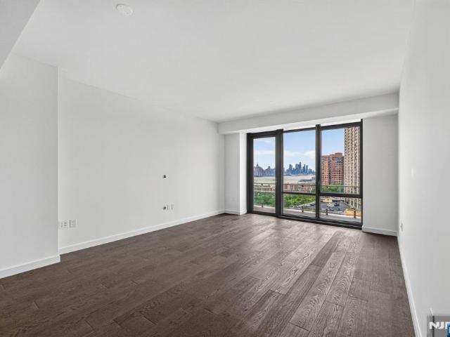 320 Adolphus Avenue # 611
