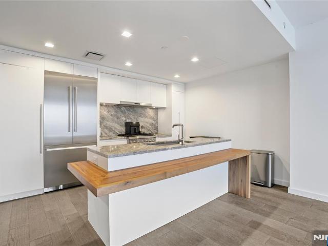 320 Adolphus Avenue # 911