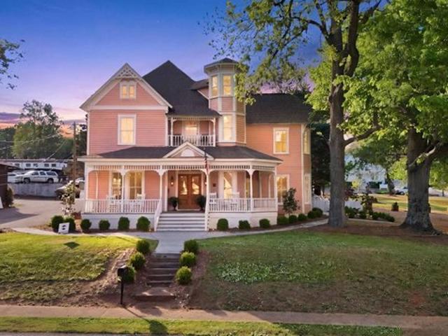 320 Blount Ave, Guntersville, AL 35976
