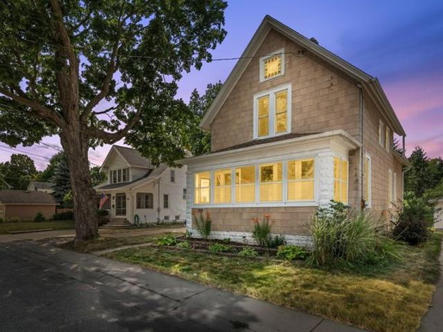 320 Buchner Ct, Waukesha, WI 53186