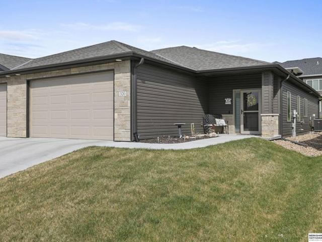 320 Deep Water Dr, Lincoln, NE 68527