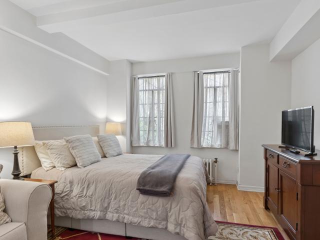 320 E 42ND Street 817
